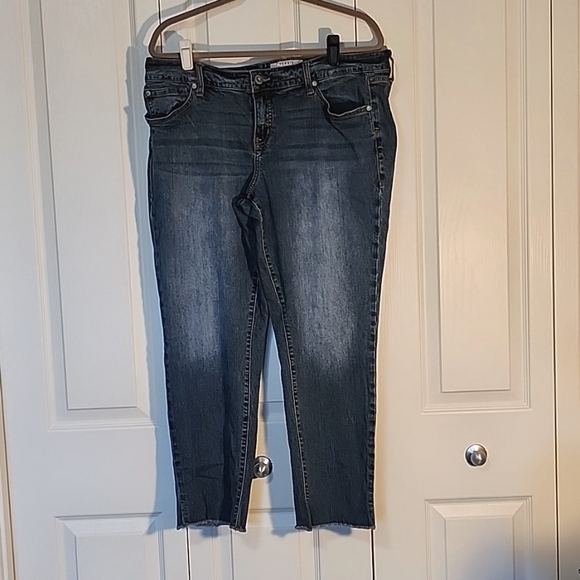 torrid | Jeans | Torrid Boyfriend Jeans Raw Hem Sz 8 | Poshmark